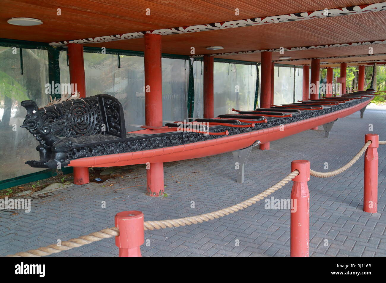 Maori boat hi-res stock photography and images - Alamy