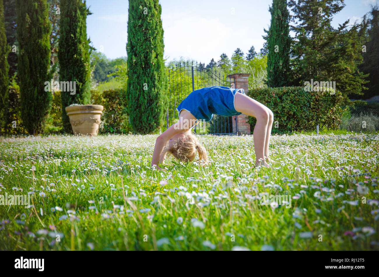 Acrobatic movement hi-res stock photography and images - Alamy