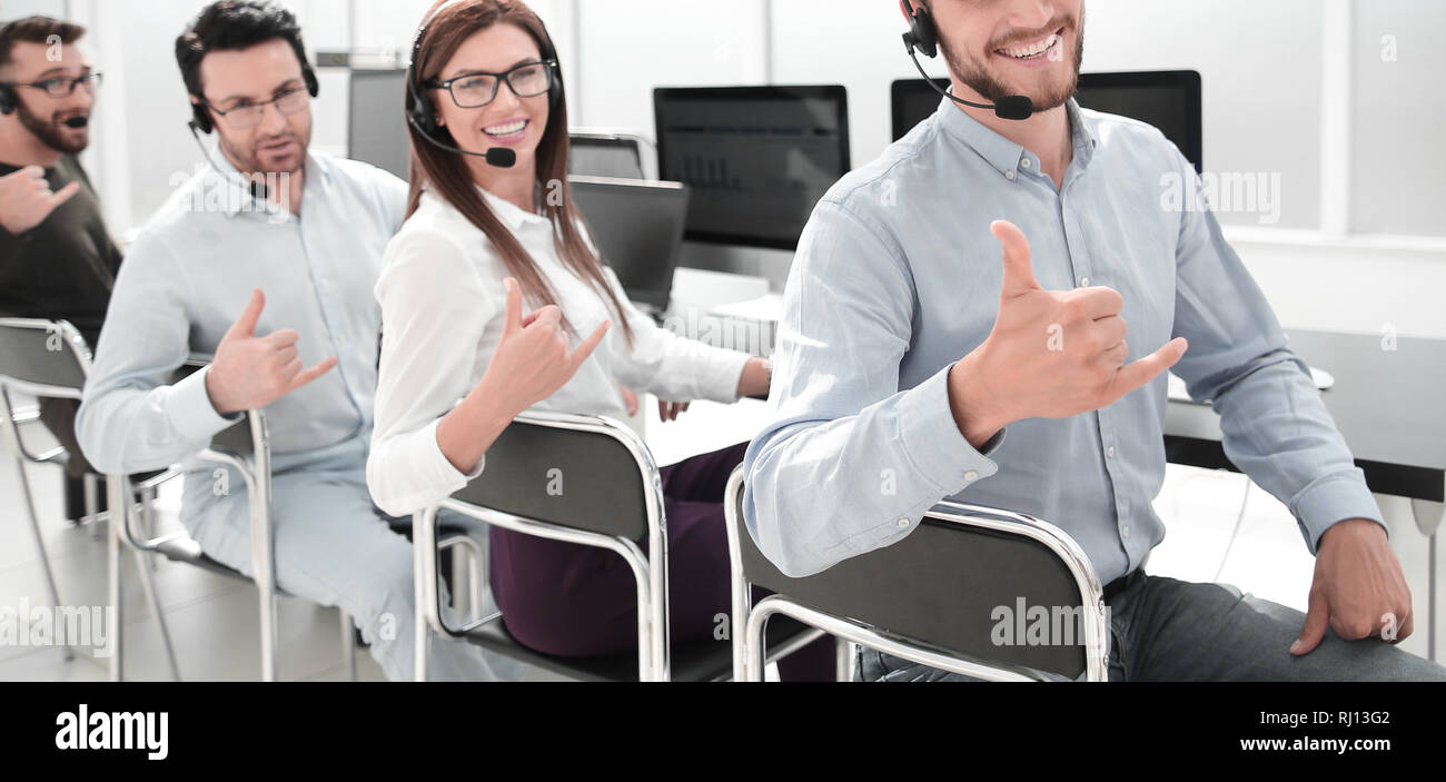 customer service operators, show a thumbs up Stock Photo - Alamy