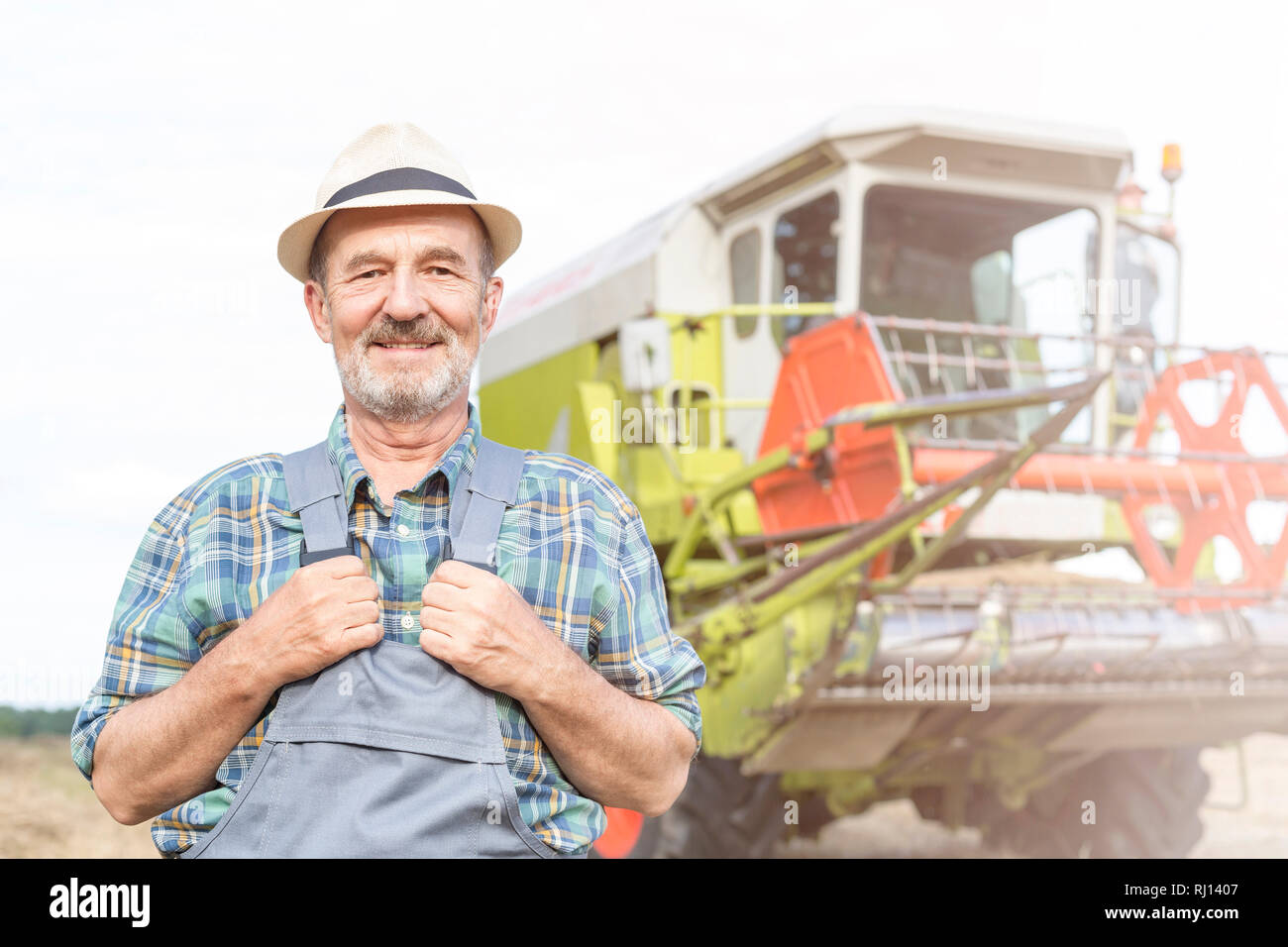 Farmer portrait tractor hi-res stock photography and images - Alamy