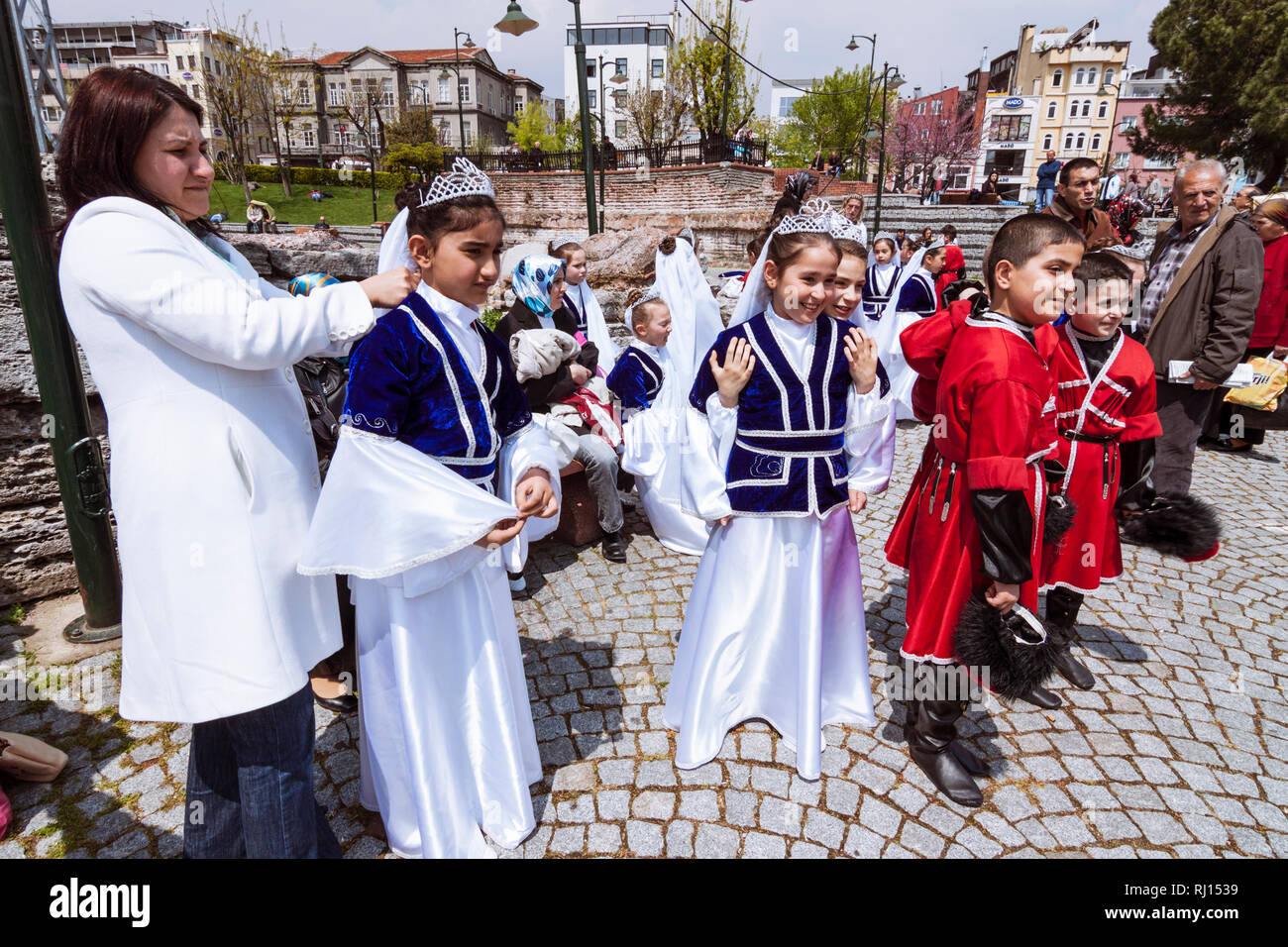Istanbul, Turkey : Turkish children wear traditional costumes at the ...