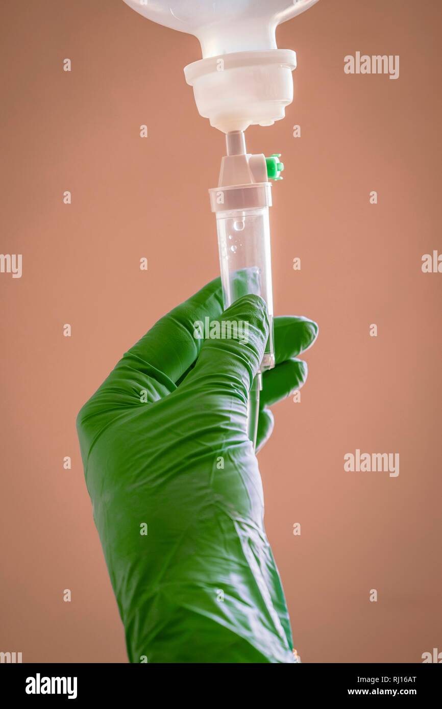 Intravenous fluid hi-res stock photography and images - Alamy