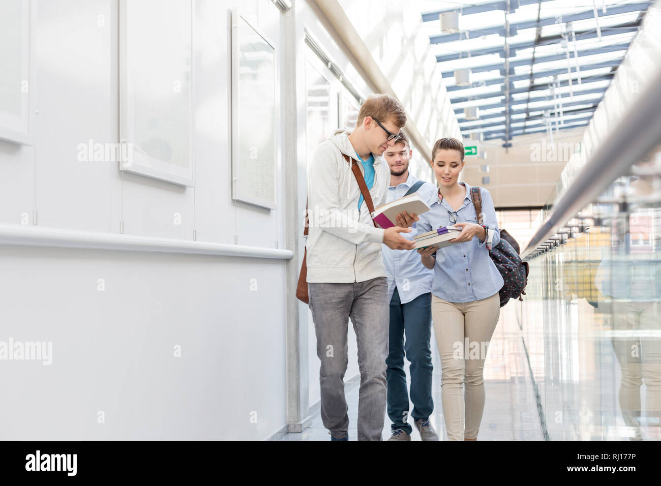 Exchanging books hi-res stock photography and images - Alamy