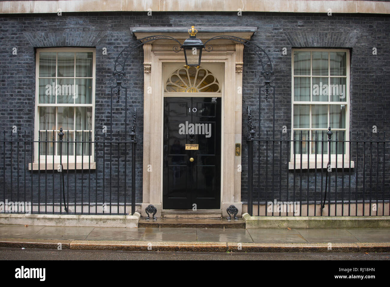 Number 10 Downing Street door Stock Photo - Alamy