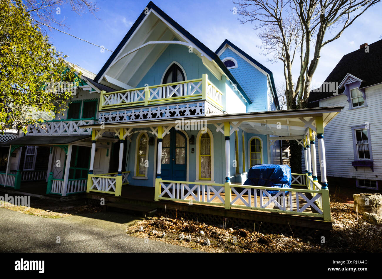 Cape cod homes marthas vineyard hi-res stock photography and images - Alamy