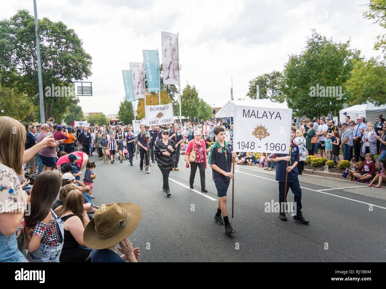 Anzac parade hi-res stock photography and images - Alamy