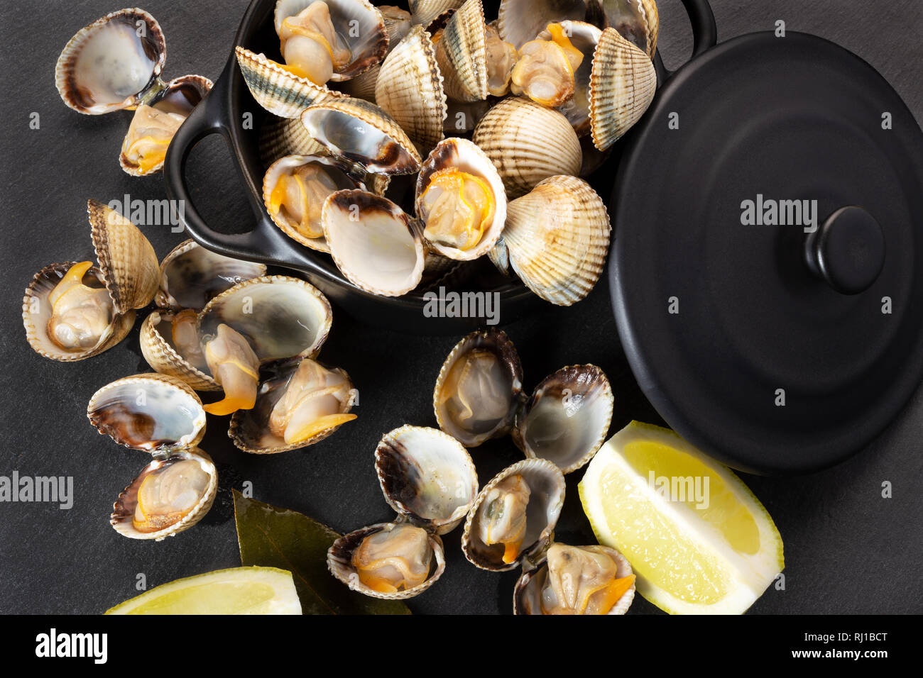 Cooked cockles hi-res stock photography and images - Alamy