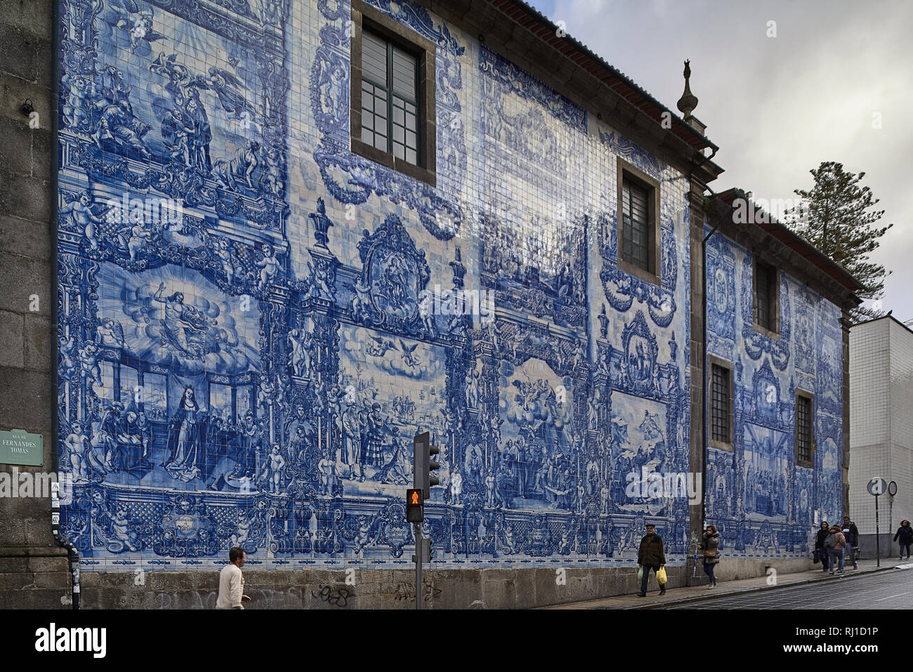 Portugal historic blue white tiles hi-res stock photography and images ...
