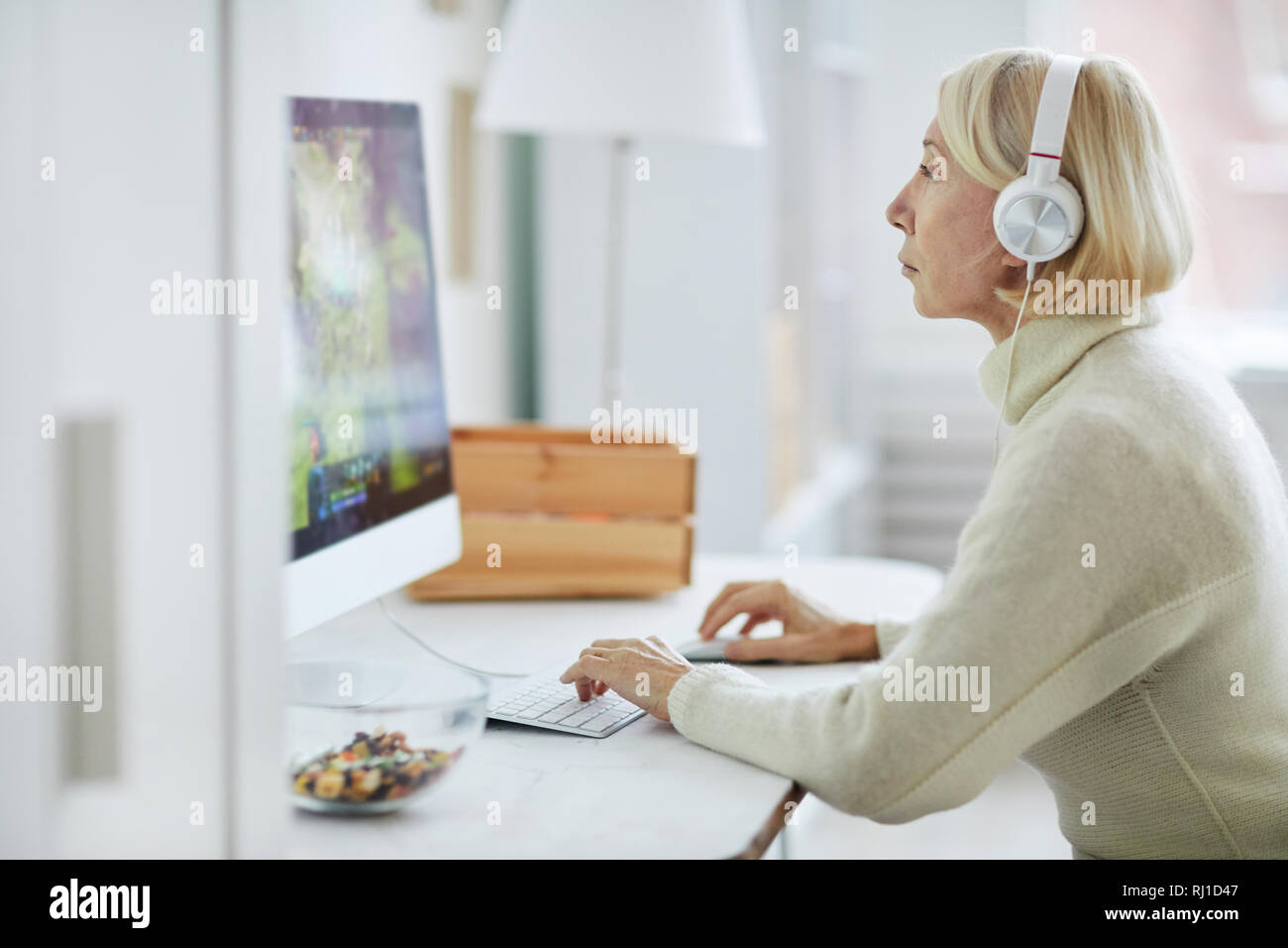 Mature Woman Using PC Stock Photo - Alamy