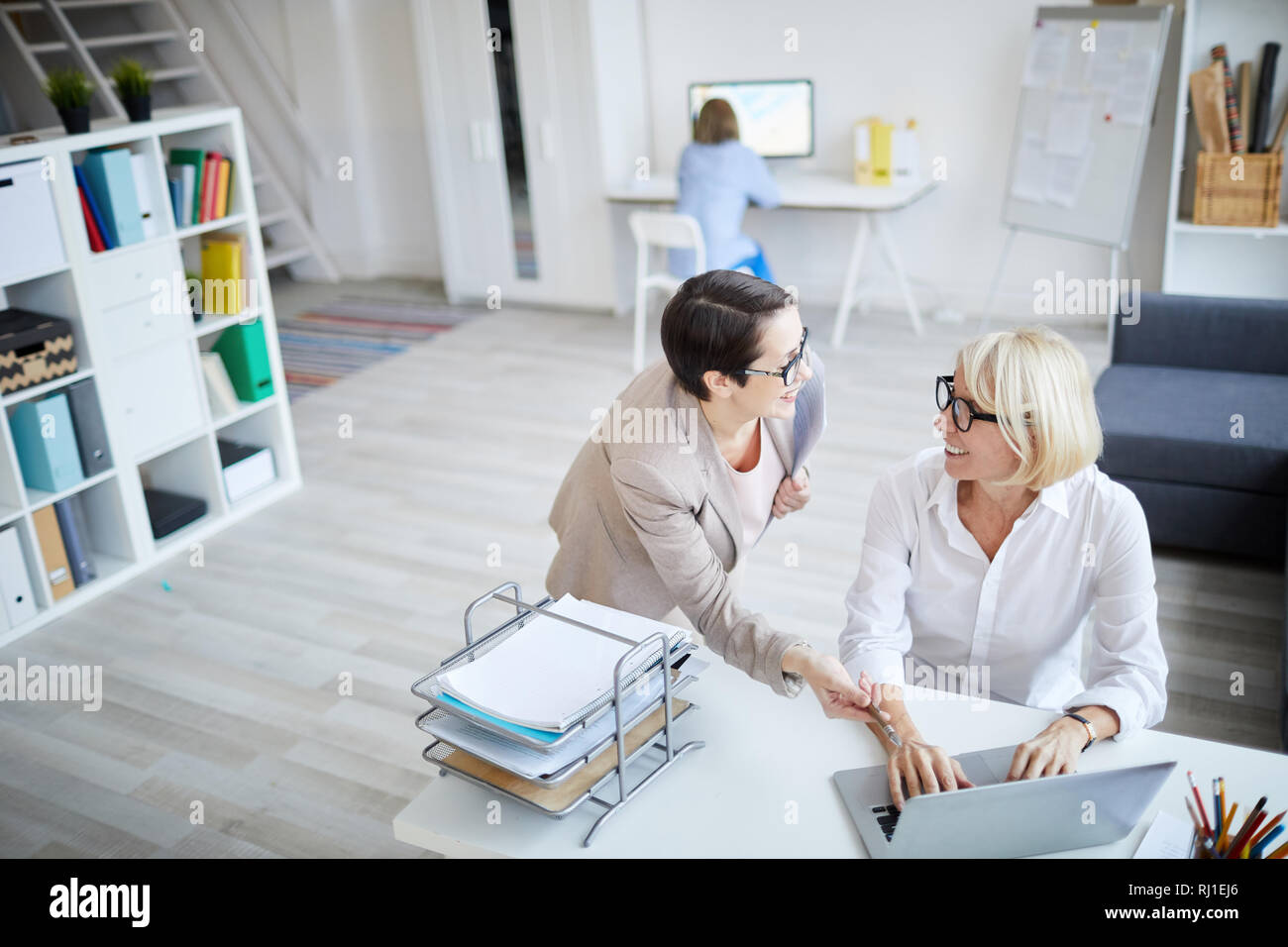 Banking workplace hi-res stock photography and images - Alamy