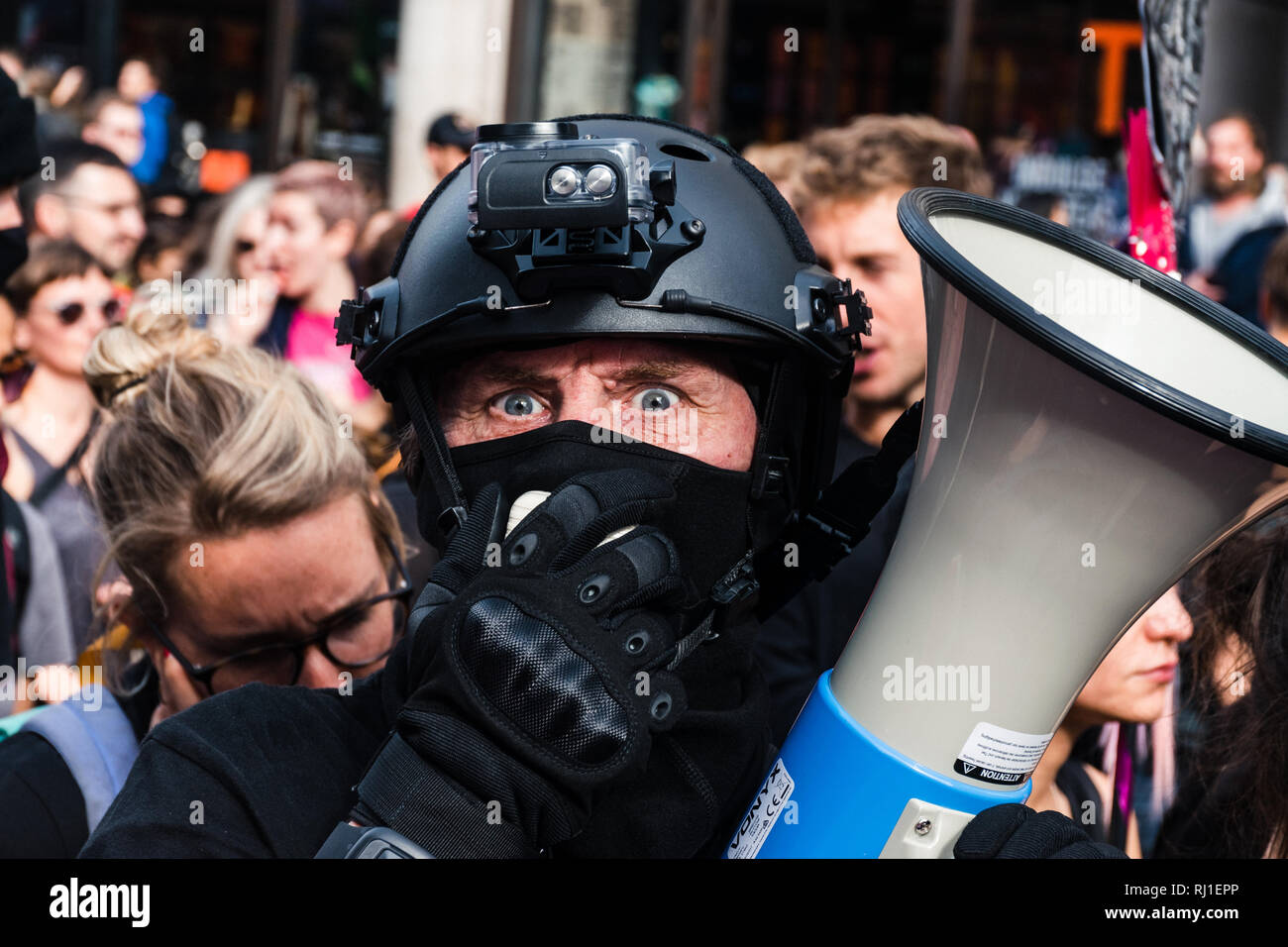 Counter mass hi-res stock photography and images - Alamy