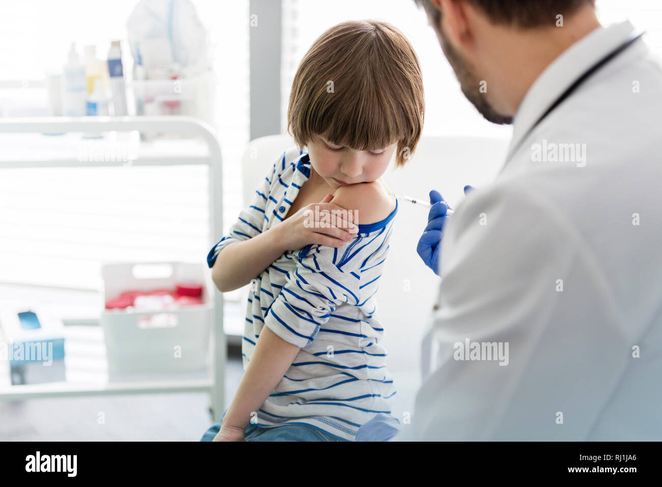 Injection boy doctor hi-res stock photography and images - Alamy
