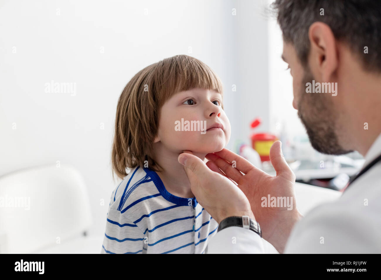 Doctor checking tonsils of patient at hospital Stock Photo - Alamy