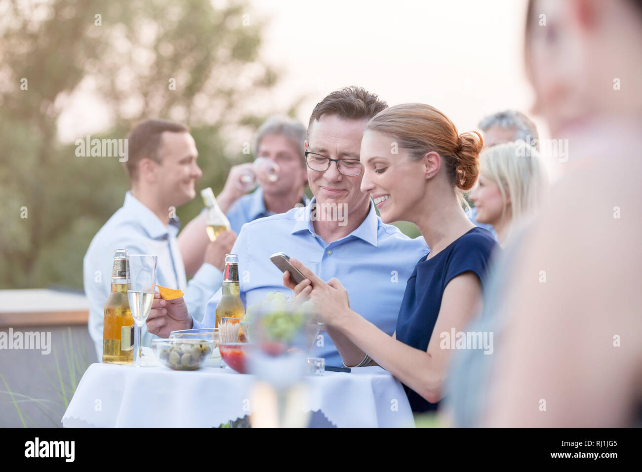 People smartphone celebrating hi-res stock photography and images - Alamy