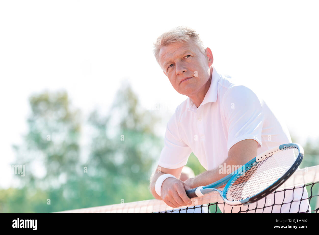 Tennis player holding tennis racket hi-res stock photography and images ...