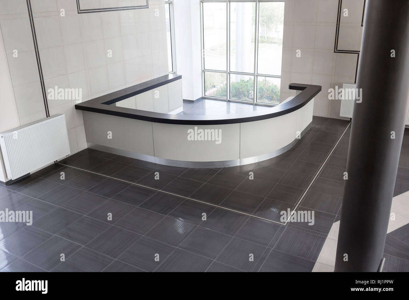 Modern reception desk hi-res stock photography and images - Alamy
