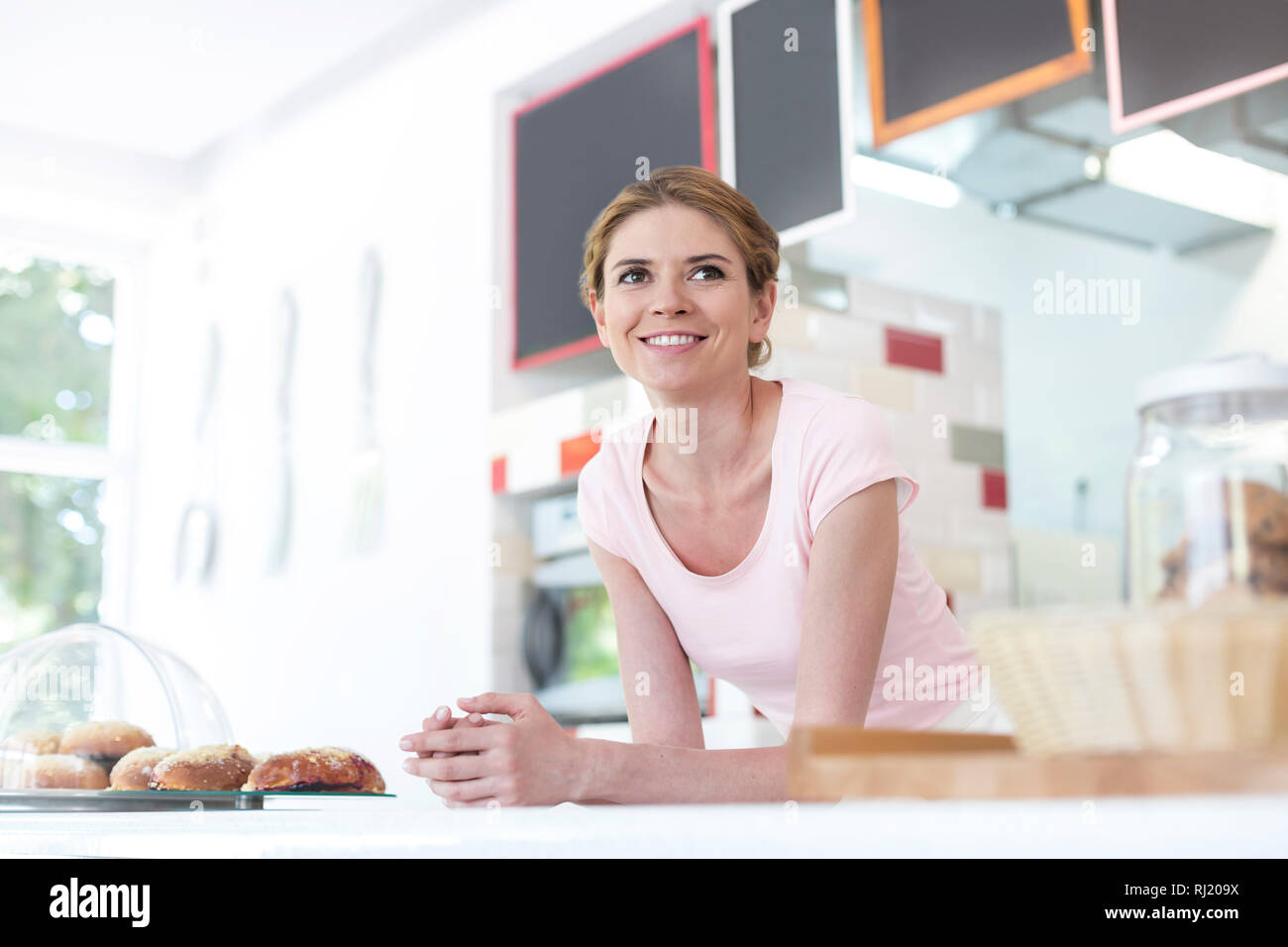 Leaning on counter hi-res stock photography and images - Alamy