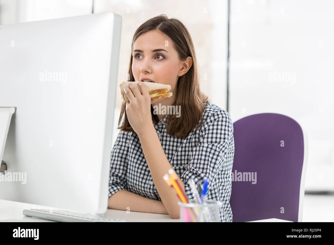 Eating technology hi-res stock photography and images - Alamy