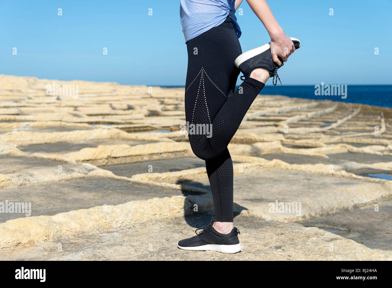 Female quadricep muscles hi-res stock photography and images - Alamy