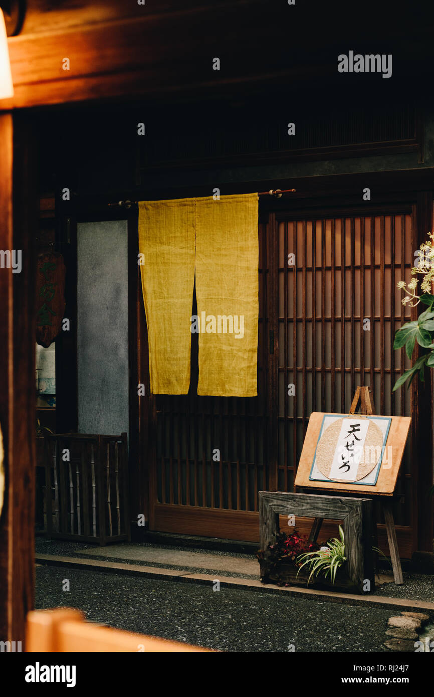 Traditional japanese restaurant entrance hi-res stock photography and ...