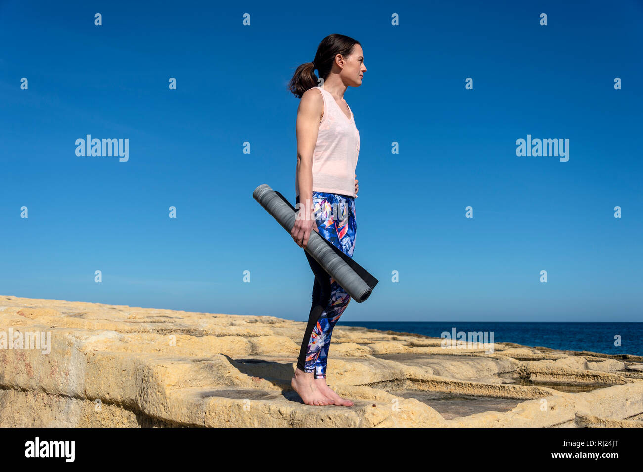 Carrying woman out of sea hi-res stock photography and images - Alamy