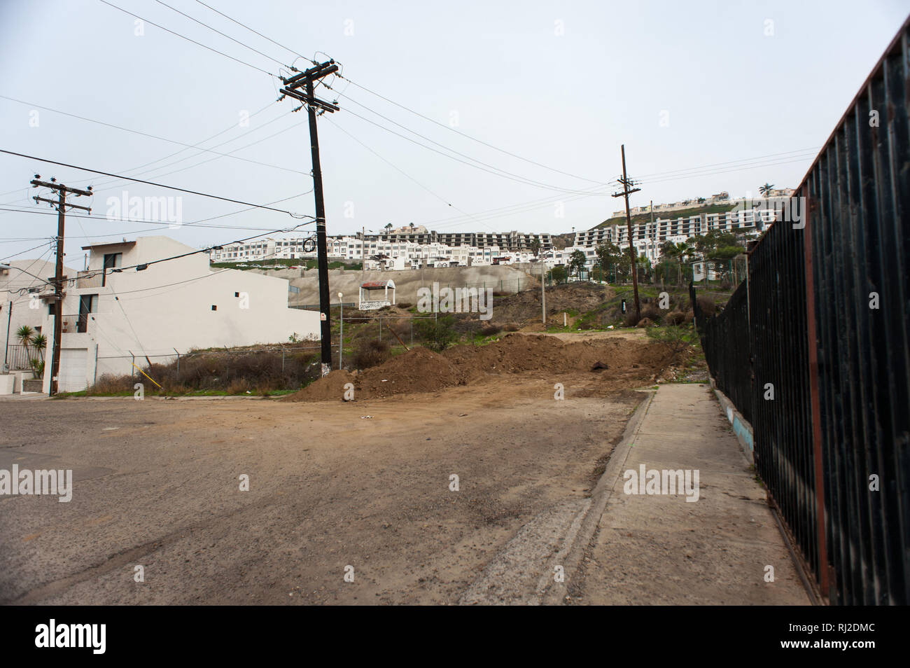California mexico border hi-res stock photography and images - Alamy