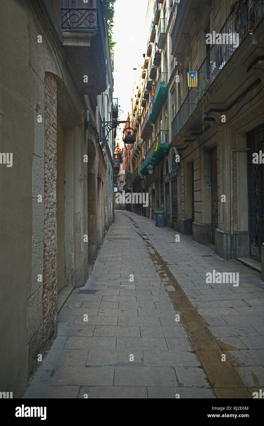 Deserted alley old house hi-res stock photography and images - Alamy