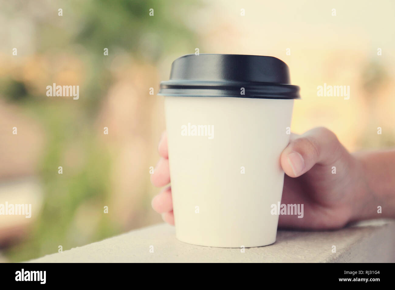 Women holding takeaway paper hi-res stock photography and images - Alamy