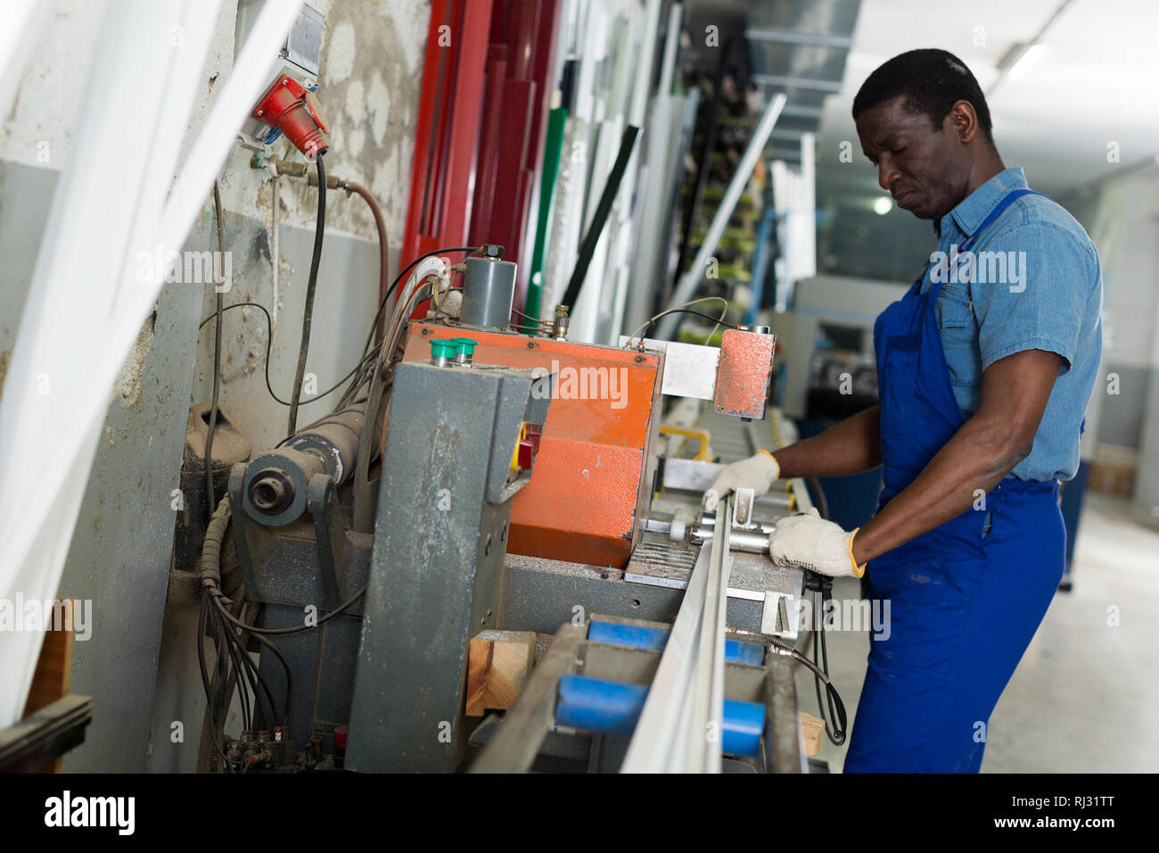 Male master working machine hi-res stock photography and images - Alamy