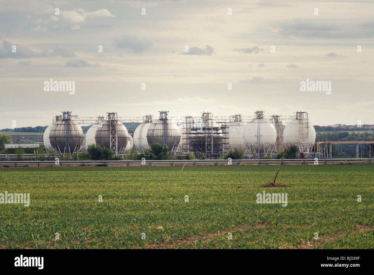Liquid gas storage tanks hi-res stock photography and images - Alamy