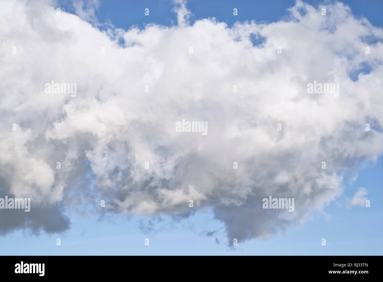 Blue sky ragged cloud hi-res stock photography and images - Alamy