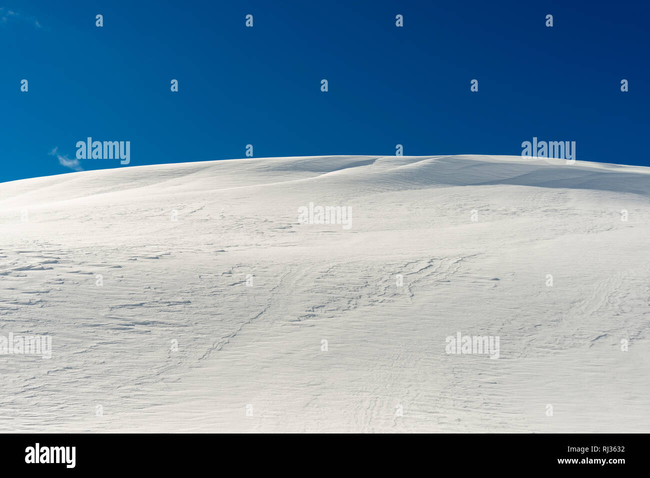 Snow details from mountains for background Stock Photo - Alamy