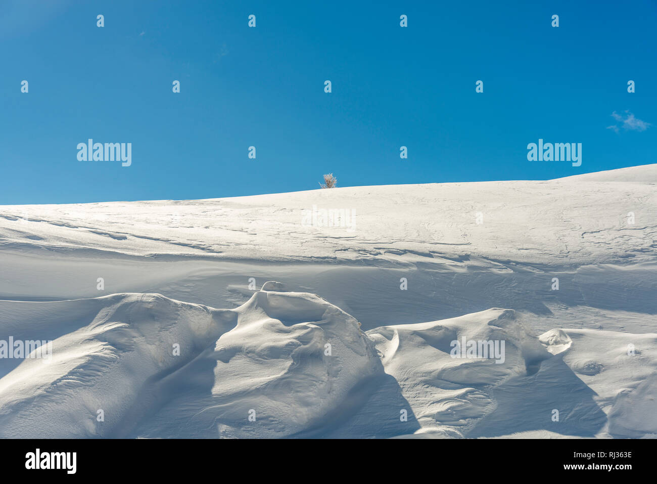 Snow details from mountains for background Stock Photo - Alamy