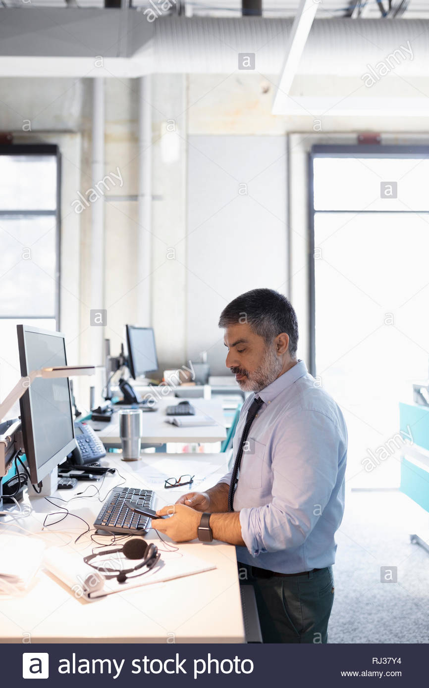 Mature standing sitting desk hi-res stock photography and images - Alamy
