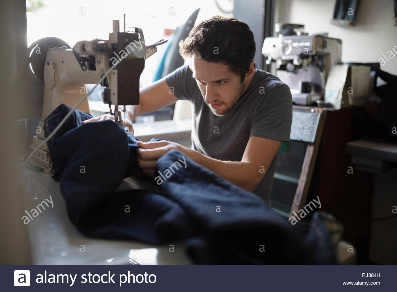 Men fixing machine hi-res stock photography and images - Alamy