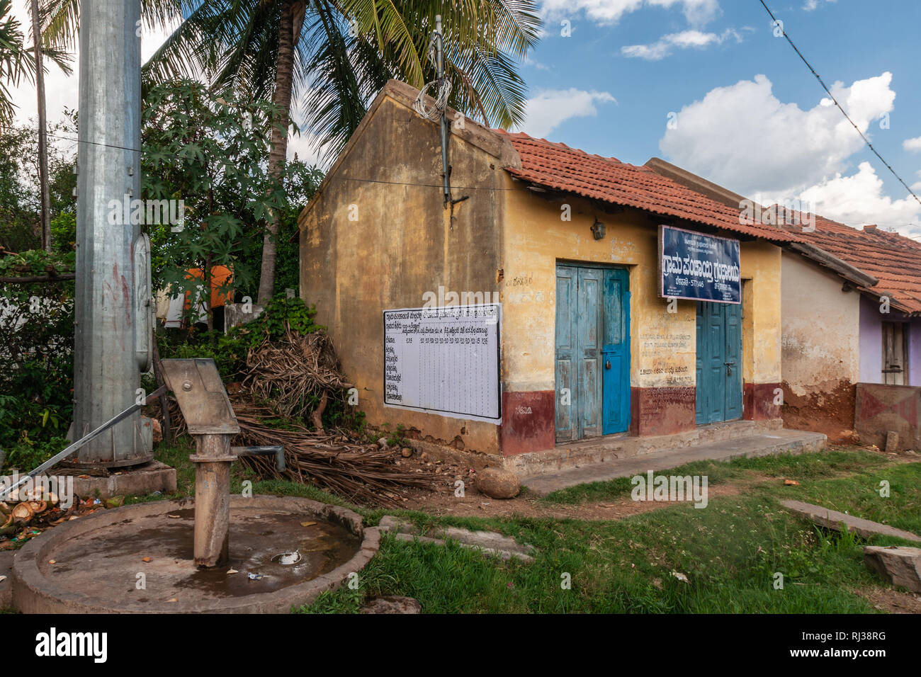 Communal water pump hi-res stock photography and images - Alamy