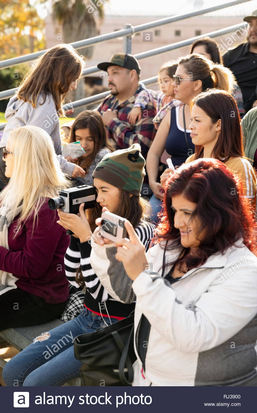 Crowd filming with phone hi-res stock photography and images - Alamy