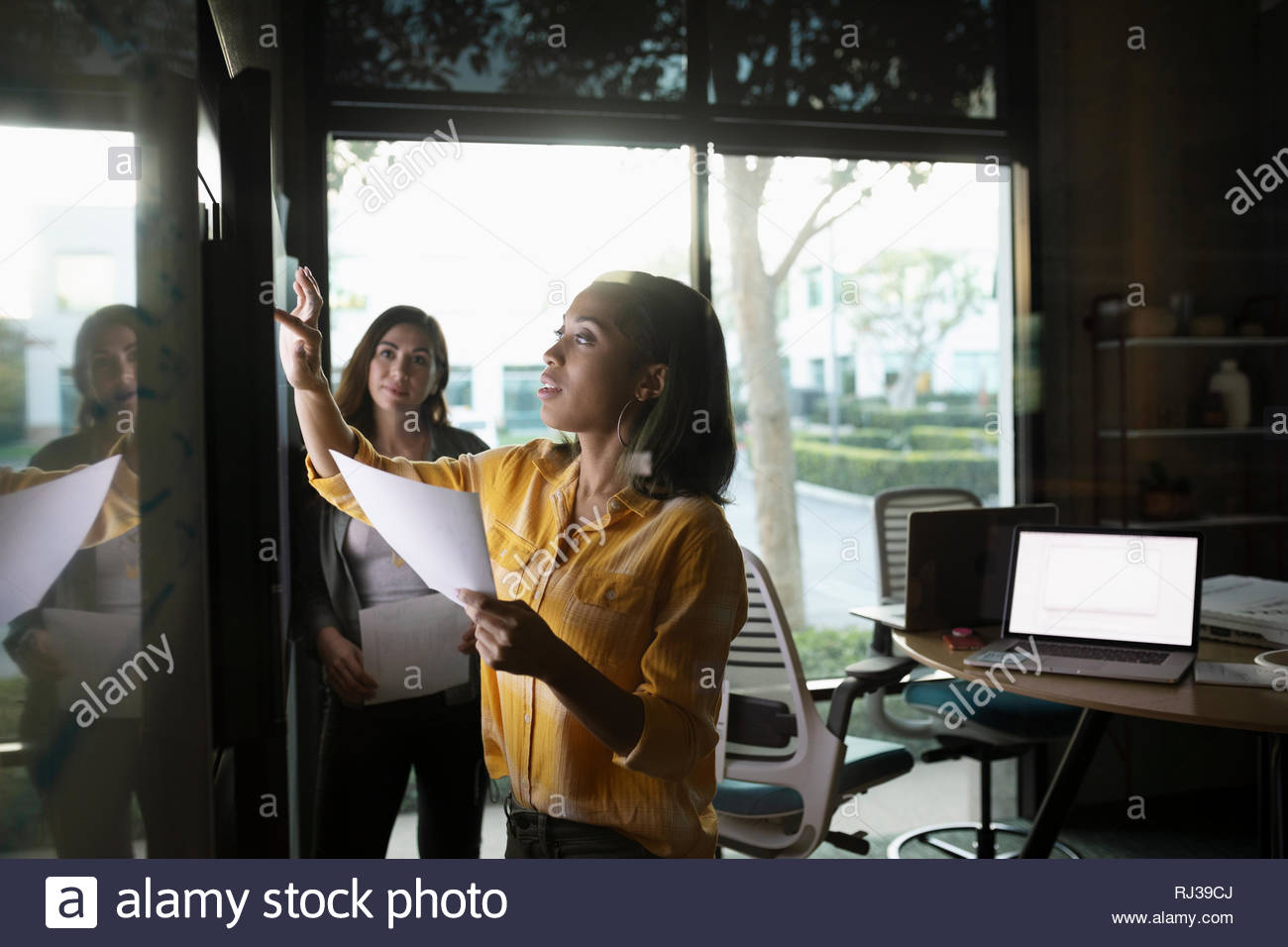 Multi touch screen hi-res stock photography and images - Alamy