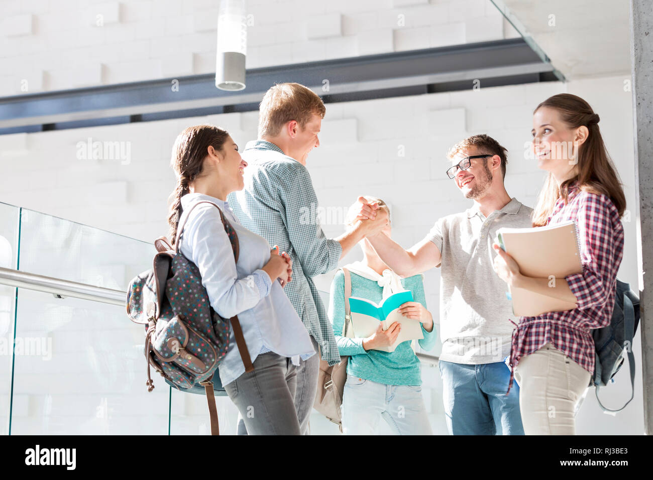 Teenage friends greeting hi-res stock photography and images - Alamy