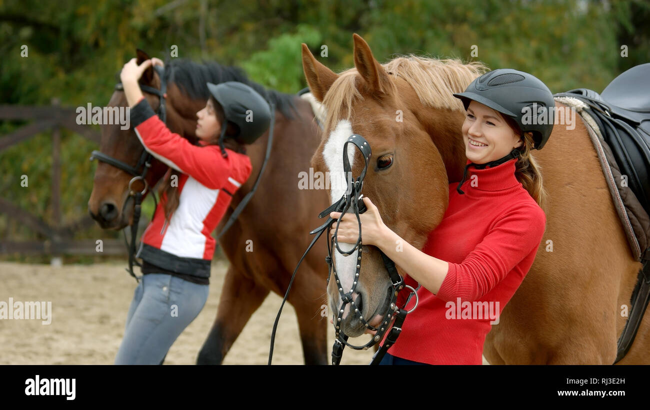 Pretty smiling girl hugging her horse at ranch Stock Photo - Alamy