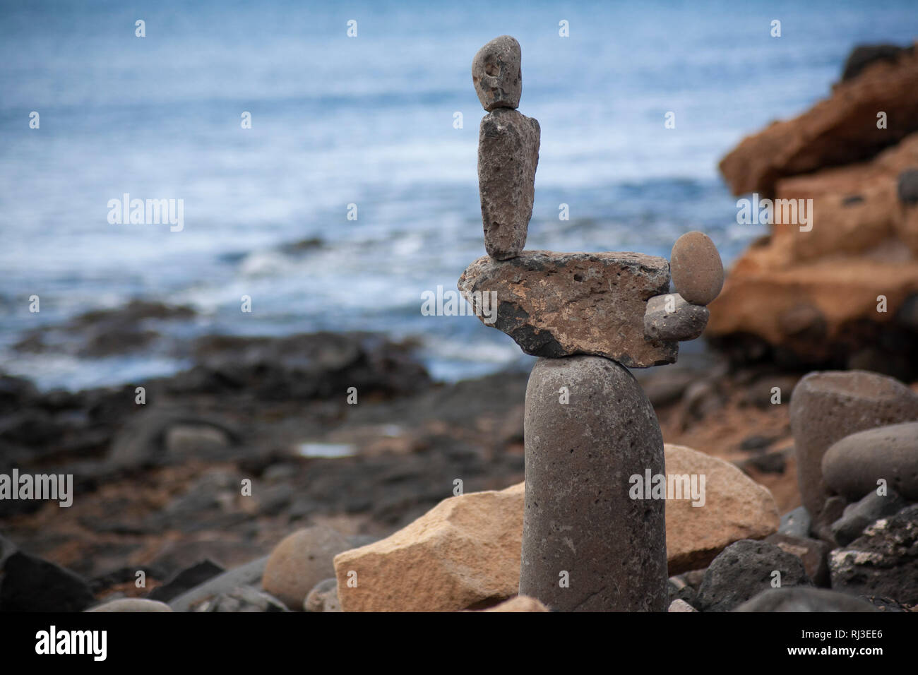 Balanced rocks hi-res stock photography and images - Alamy