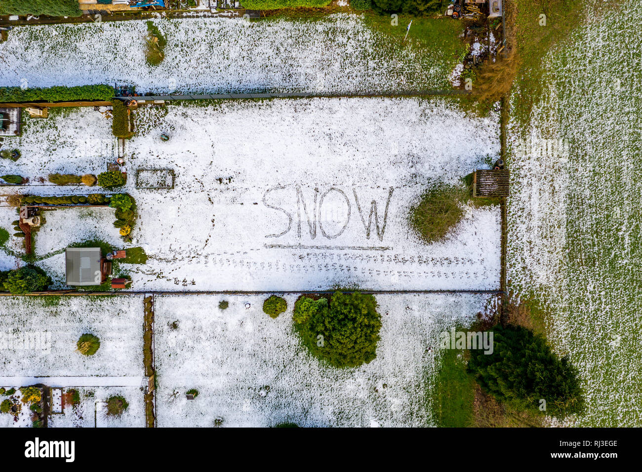 Handwriting in snow hi-res stock photography and images - Alamy