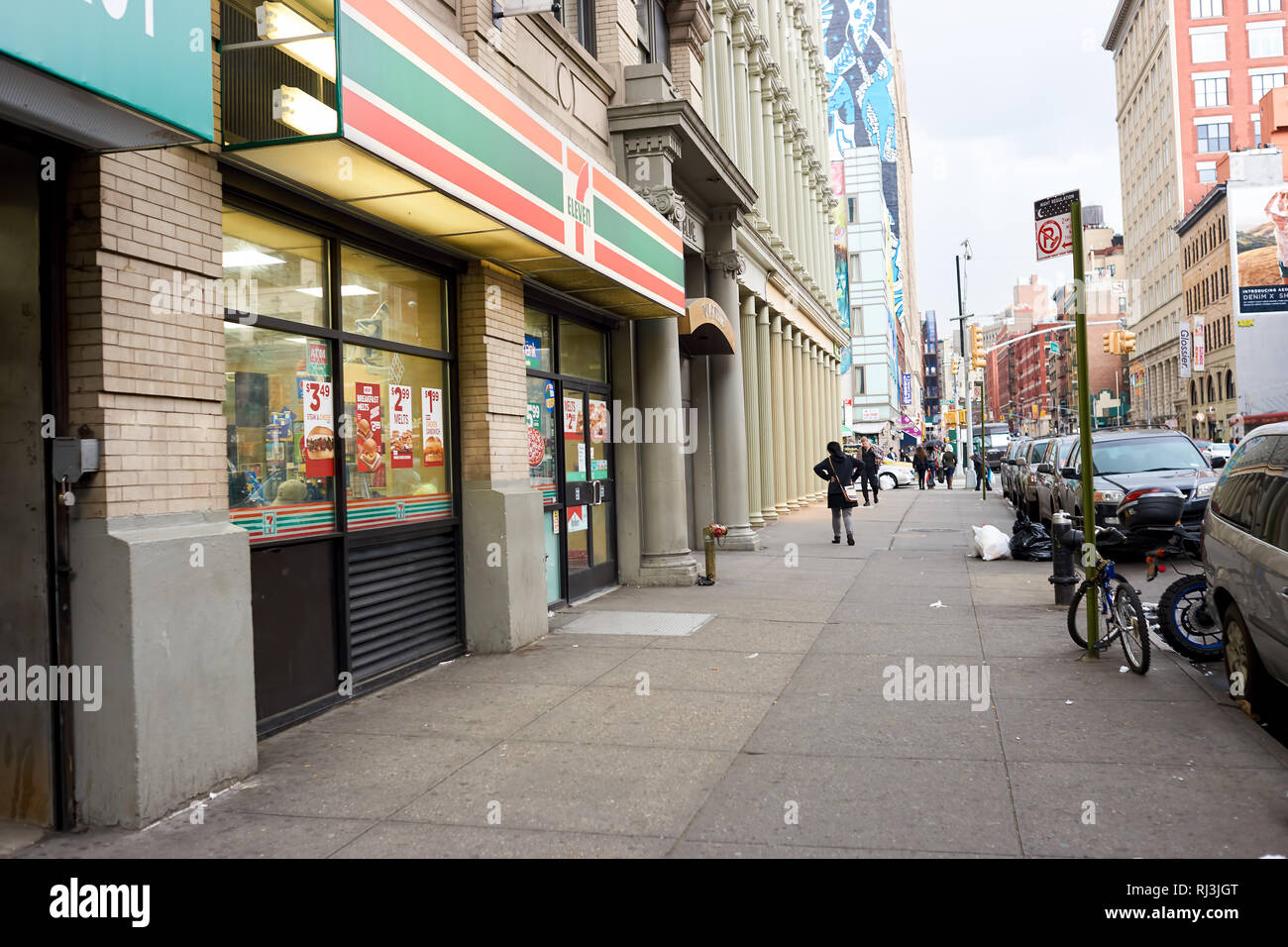 Seven eleven usa store hi-res stock photography and images - Alamy