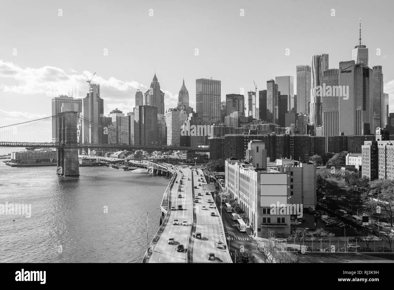 View of FDR Drive and the Financial District, from the Manhattan Bridge ...