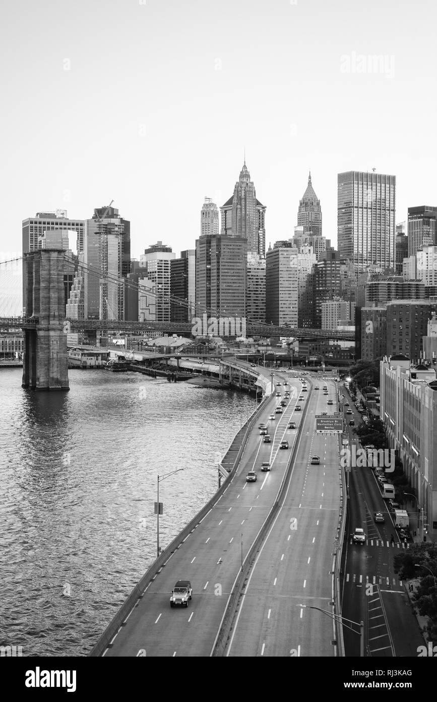 View of FDR Drive and the Financial District, from the Manhattan Bridge ...
