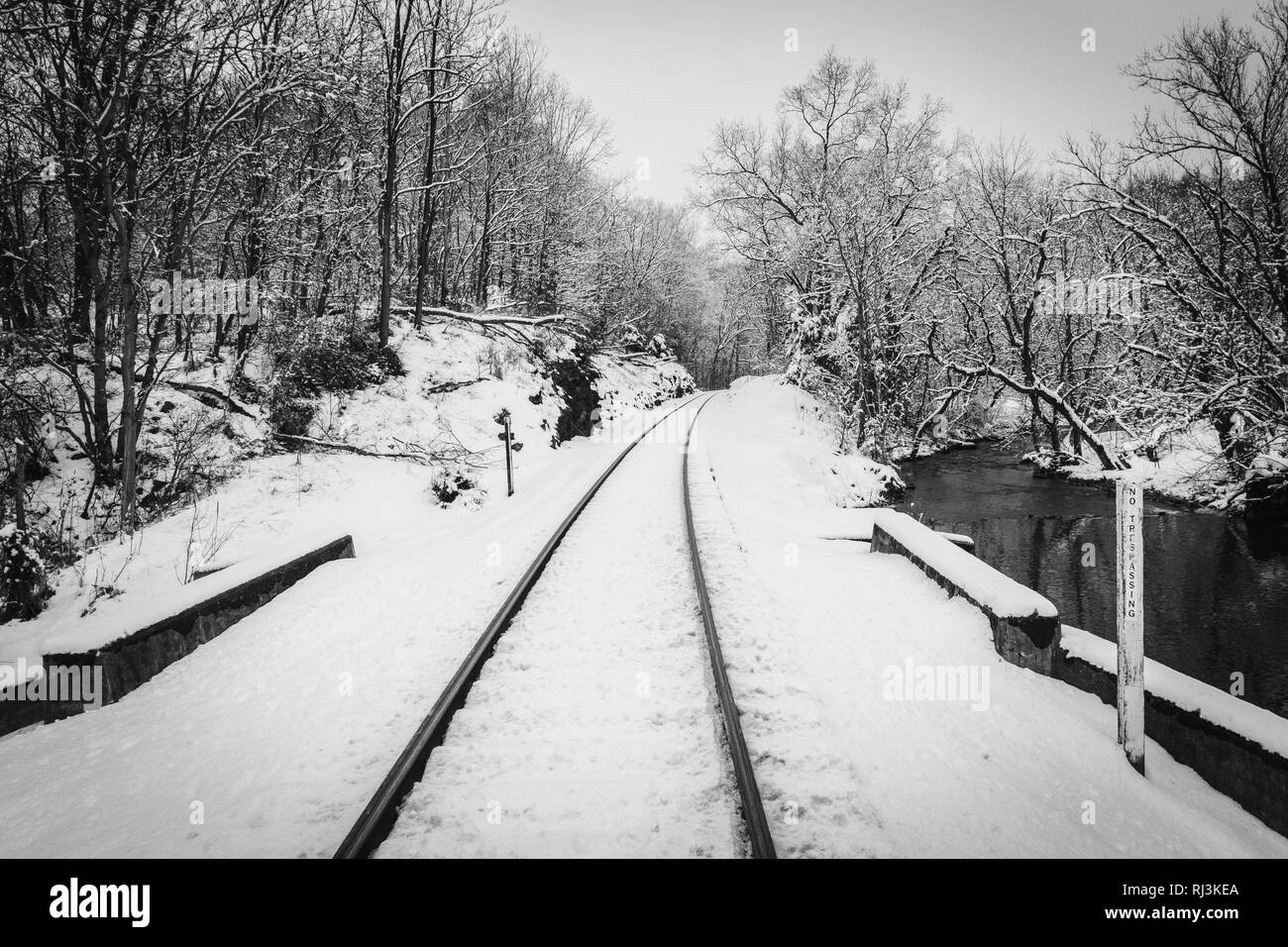 Farm track covered in ice hi-res stock photography and images - Alamy