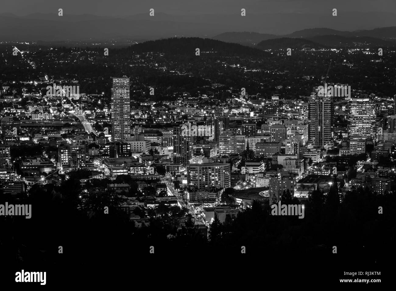 Portland skyline Black and White Stock Photos & Images - Alamy