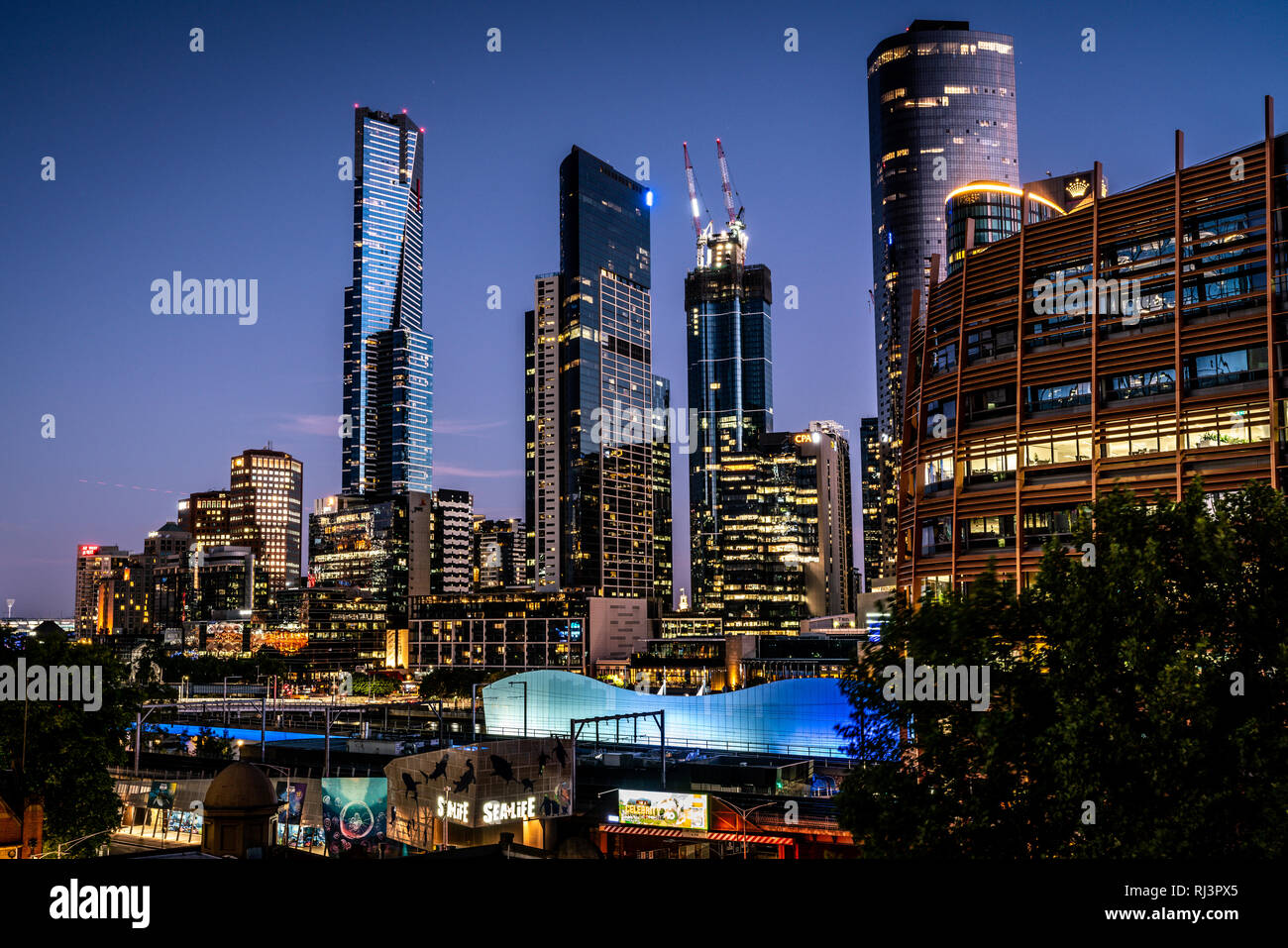 3rd January 2019, Melbourne Australia: Melbourne skyline at dusk with ...