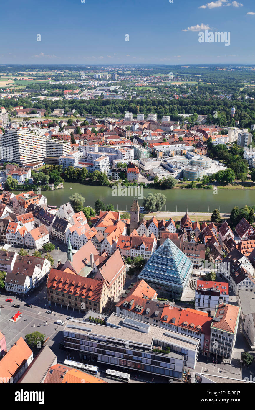 Blick vom Ulmer Münster auf die Altstadt mit Rathaus, Zentralbibliothek ...