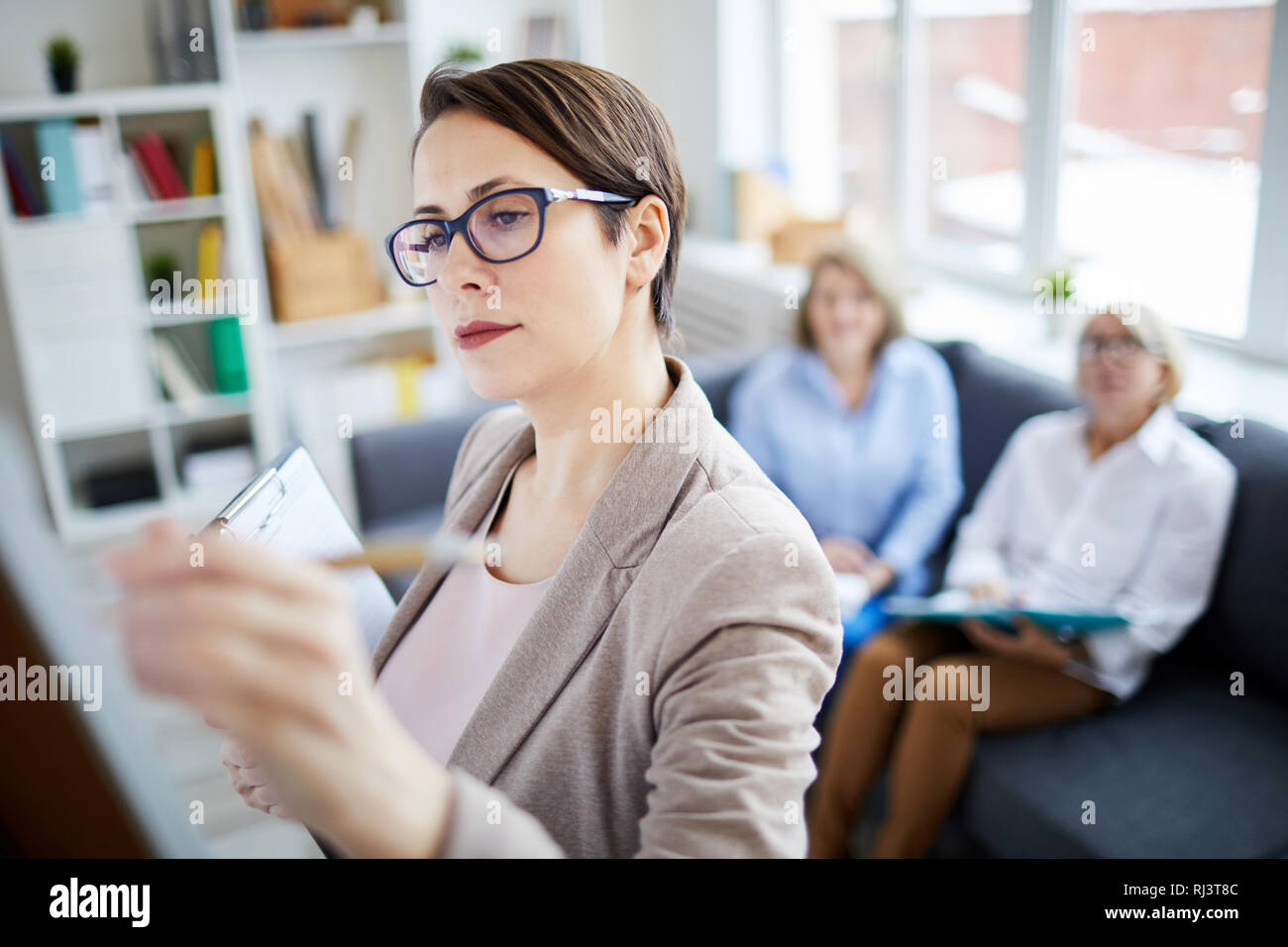 Successful seminar hi-res stock photography and images - Alamy
